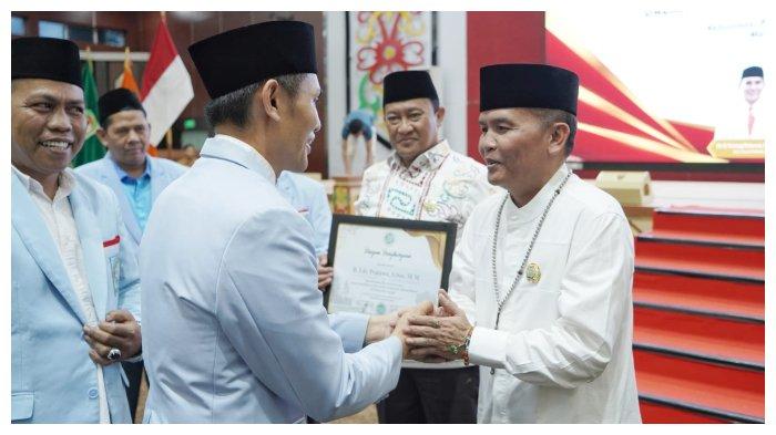 Agustiar Sabran Terima Penghargaan BKPRMI Sebagai Tokoh Peduli ...