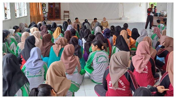 Tingkatkan Partisipasi Pemilih, KPU Kobar Sosialisasikan Pilkada Serentak Bagi Pemilih Pemula ...