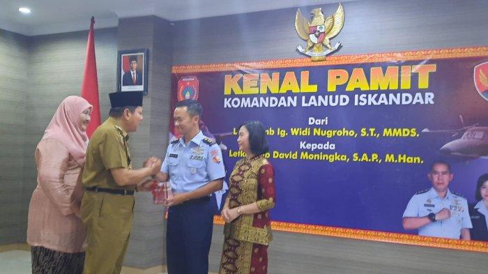Pj Bupati Kobar Hadiri Kenal Pamit Komandan Lanud Iskandar Ignatius ...