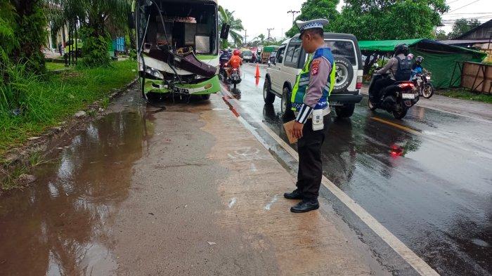Diduga Sopir Mabuk Tabrak Pengendara Motor di Sampit Kalteng Hingga ... Diduga Sopir Mabuk Tabrak Pengendara Motor di Sampit Kalteng Hingga ...