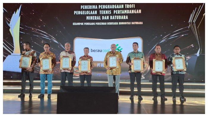 PT Asmin Bara Bronang Borong 5 Penghargaan Bergengsi, Menteri ESDM ...