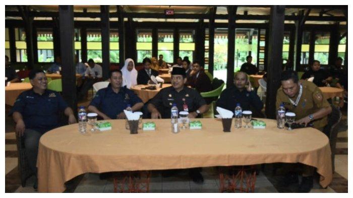Pj Bupati Kobar Kalteng Dorong Penguatan Jurnalistik di Sekolah melalui ...