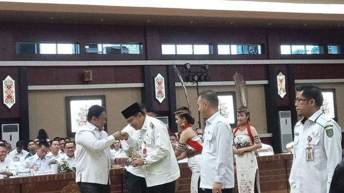 Raih Penghargaan Terbaik Pertama Pembangunan Daerah, Pj Bupati Kobar ...
