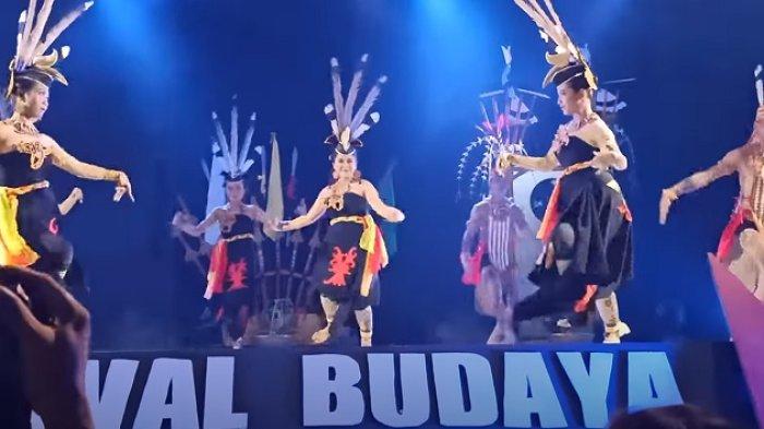 Tari Saluang Murik, Simbol Masyarakat Dayak Kalteng Mencintai ...