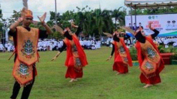 Rahasia Makna Selendang Bawi, Tarian Tradisional Suku Dayak Kalimantan ...