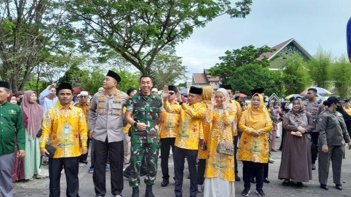 Lepas 229 Jemaah Calon Haji Palangkaraya, Wali Kota Fairid Naparin ...