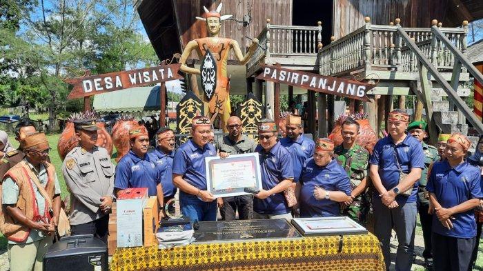 Pj Bupati Kobar Harapkan Nominasi 75 Besar ADWI Desa Pasir Panjang Jadi ...