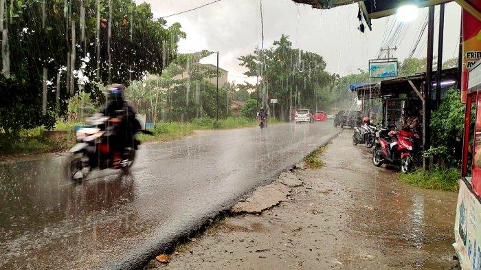 Prakiraan Cuaca Kalimantan Tengah Jumat 14 Februari 2025, BMKG: Seluruh Daerah Hujan Lebat Malam ...