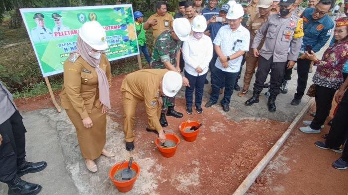 Jalan Tanah Mas Kotim Ditingkatkan, Bupati H Halikinnor Pimpin Peletakan Batu Pertama ...