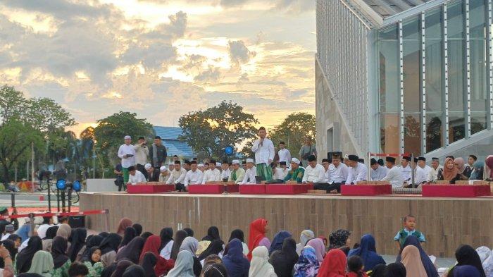 H-2 Lebaran Gubernur Kalteng Buka Bersama dengan Masyarakat di Bundaran ...