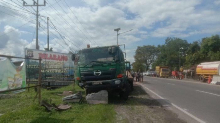 Kecelakaan di Jalan Tjilik Riwut Palangkaraya, Diduga Hindari Pembatas Jalan Truk Kontainer ...
