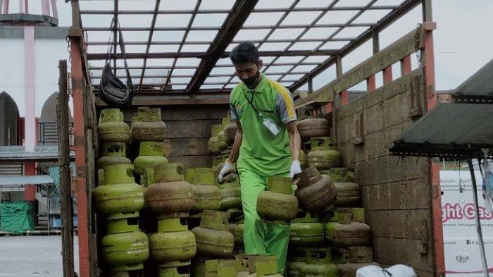 Harga Gas Elpiji Eceran Tinggi, Pasar Penyeimbang Kalteng Jual Elpiji ...