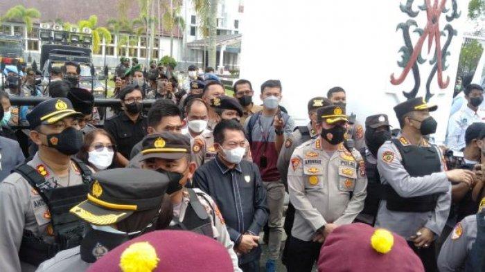 400 Personel Gabungan TNI dan Polri Diturunkan, Amankan Aksi Demo Mahasiswa di Gedung DPRD ...