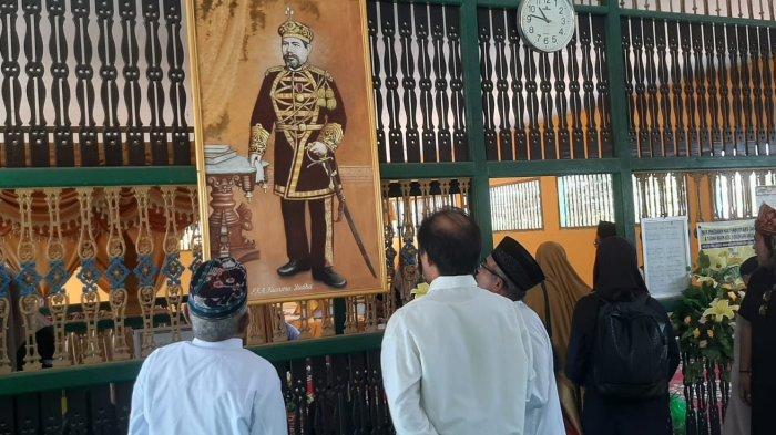 Jajaran Pemkab Kobar Hadiri Haul 118 Sri Paduka Raja Ke-11 Pangeran ...