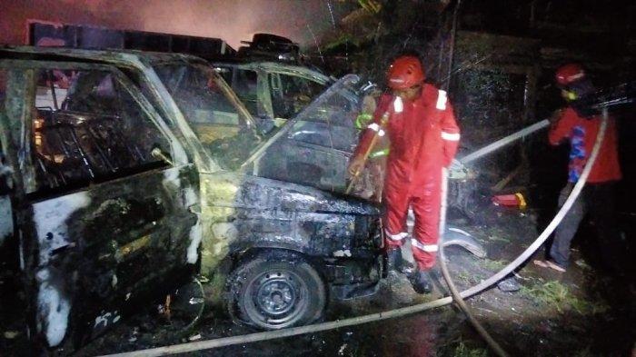 Dua Mobil Innova dan Satu Pikap Terbakar di Bengkel Jalan Danau Sari ...