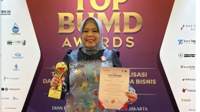 Bupati Kobar Hj Nurhidayah Raih Penghargaan Top Pembina BUMD di Ajang TOP BUMD Awards 2025 ...
