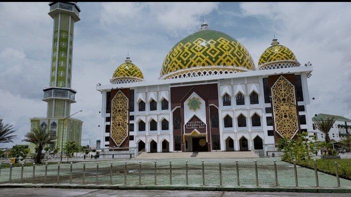 Masjid Raya Darussalam Kebanggan Umat Muslim Palangkaraya, Memiliki ...