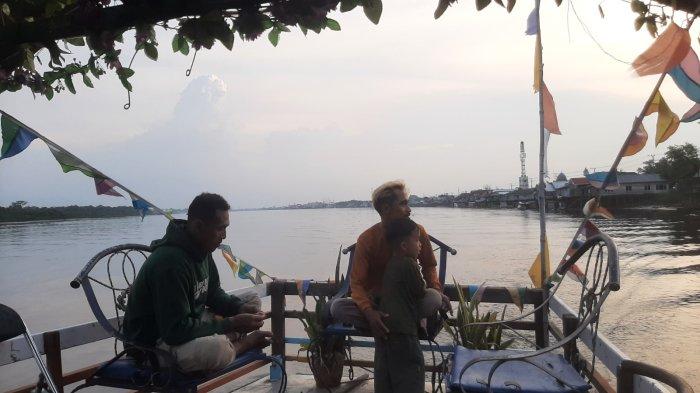 Wisata Kalteng, Susur Sungai Mentaya Sambi Menikmati Suasana Aktivitas ...