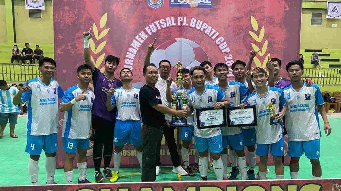 Asisten III Setda Mura Resmi Tutup Turnamen Futsal Pj Bupati Cup 2024 di GOR Tana Malai Tolung ...