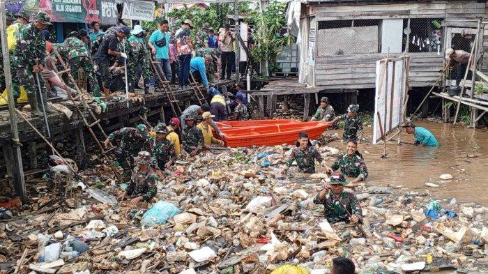 Cegah Banjir, Pj Wali Kota dan Forkopimda Palangka Raya Gotong Royong Bersih Kawasan Ponton ...