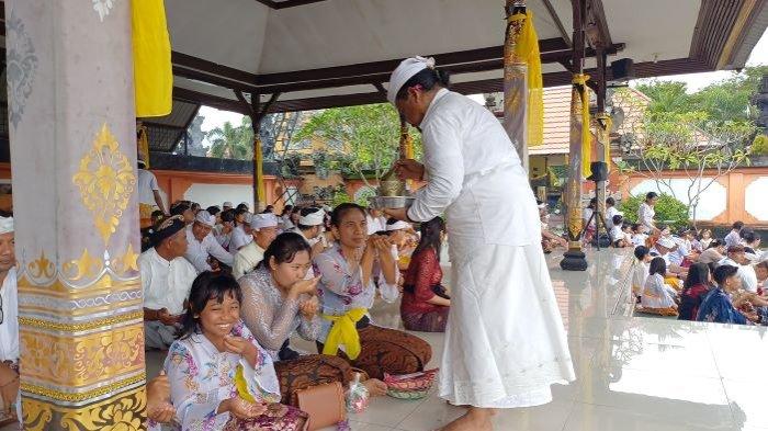 Rayakan Hari Raya Galungan, Pura Pitahama Jalan Kinibalu Dipenuhi Umat ...