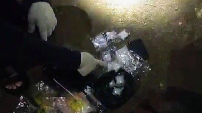 Narkoba di Kalbar, Warga Singkawang Dibekuk Anggota Polda Kalbar, Temukan 1 Kg Sabu di Kandang ...