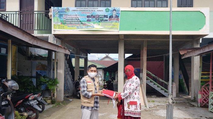 Tim Ayo Kibarkan Bendera Merah Putih PKS Kalteng Bagikan Bendera ke ...