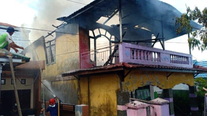 Satu Rumah Warga Baamang Sampit Terbakar Kerugian Ditaksir Mencapai Ratusan Juta - Tribunkalteng.com