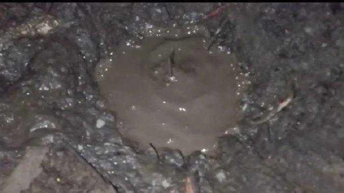 Gas Keluar dari Tanah di Kolong Rumah Mirdad, Polres Barito Utara ...
