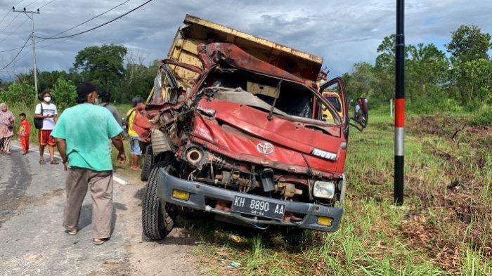 Dua Truk Tabrakan di Tikungan Jalan Karanggan Palangkaraya, Satu Sopir Patah Kaki ...