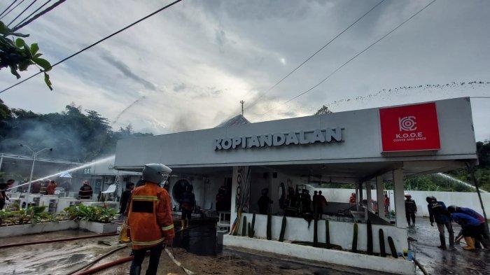 Fakta-fakta Kebakaran Kafe Kopi Andalan di Samarinda, Karyawan tak Tahu Plafon Terbakar ...