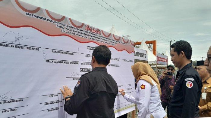 18 Parpol di Kutai Kartanegara Deklarasi Pemilu Damai 2024 - Tribunkaltim.co