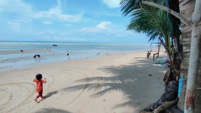 Pesona Pantai Nyiur Melambai Manggar Balikpapan, Sedia Gazebo Nyaman ...