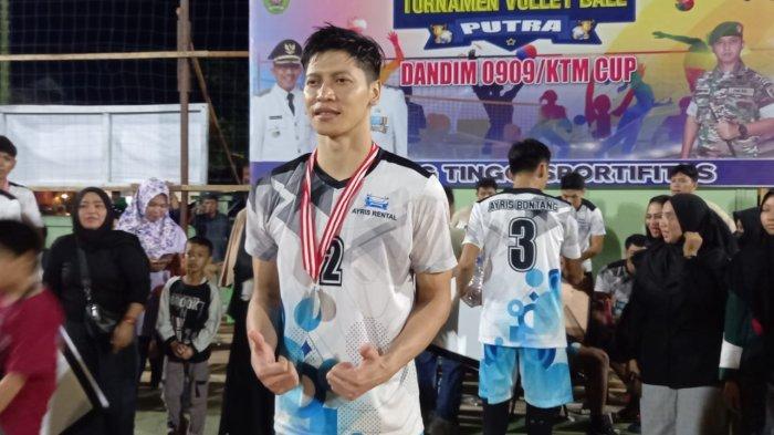 Pemain Terbaik Turnamen Bola Voli Dandim 0909 Cup, Dimas Saputra Sebut Pemain Lokal Hebat-hebat ...
