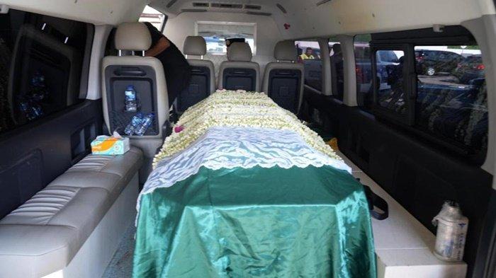 FOTO-FOTO: Momen Kedatangan Jenazah Norbaiti Isran Noor dan Suasana ...