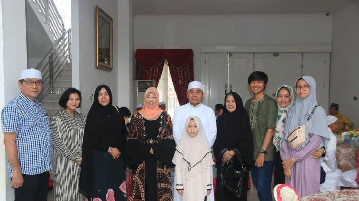FOTO-FOTO: Momen Manis Gubernur Kaltim Isran Noor dan Almarhum Sang ...