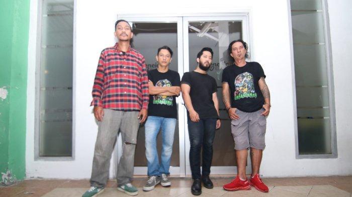 Band Asal Balikpapan Swarataman Rilis Single Berjudul Terobos ...