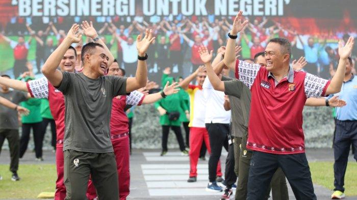 HUT Ke-65 Kodam VI/Mulawarman, Pangdam dan Kapolda Kaltim Senam Bersama Dilanjutkan Jalan Sehat ...