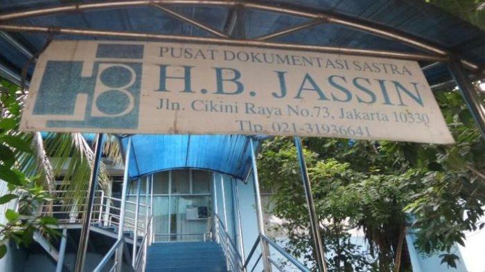 Jawaban Sejak Kapan HB Jassin Bekerja di Balai Pustaka dan Mengapa Dijuluki Paus Sastra ...