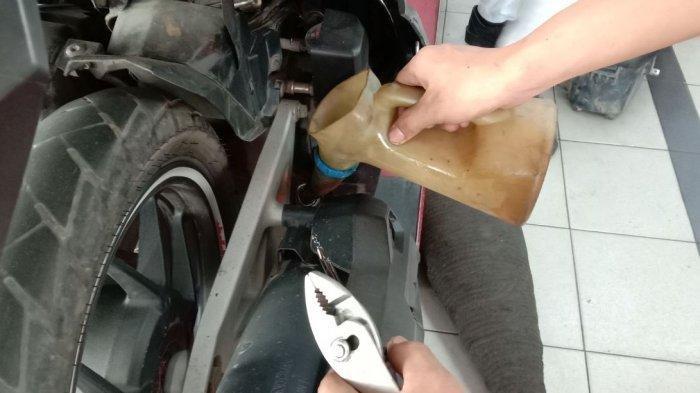 3 Efek Negatif Saat Sepeda Motor Telat Ganti Oli - Tribunkaltim.co