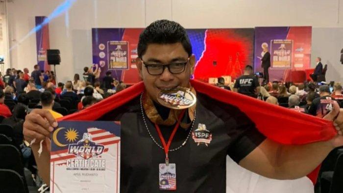 Ikuti Ajang Adu Panco di Malaysia Seorang Atlet Kutim Raih Perunggu ...