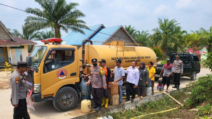 Humas Polres Paser Distribusikan 10 Ribu Liter Air Bersih di Desa ...