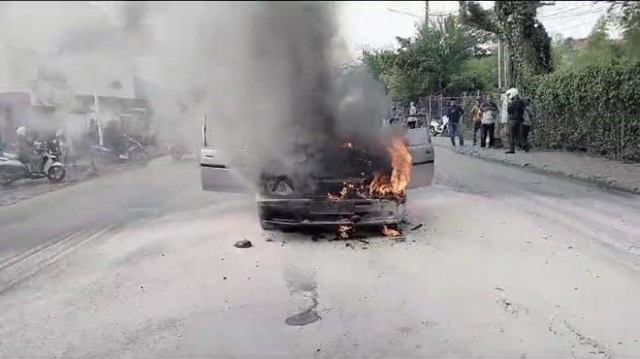 Mobil Mendadak Terbakar di Balikpapan, Bermula dari Percikan Api di ...