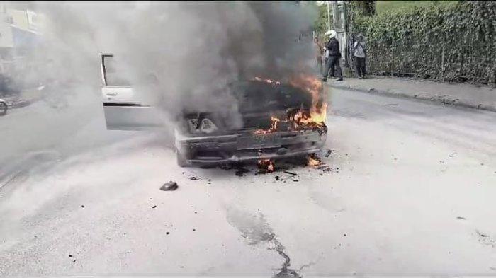 Mobil Mendadak Terbakar di Balikpapan, Bermula dari Percikan Api di ...