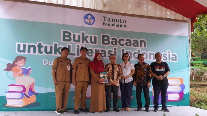 Kemendikbudristek dan Tanoto Foundation Kolaborasi Salurkan 3.422 Buku ...
