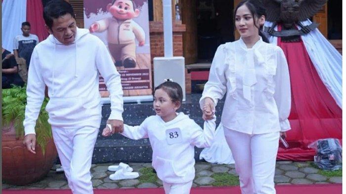 Terkuak Identitas Kekasih Dedi Mulyadi, Ibu Kelinci Ternyata Eks Guru ...