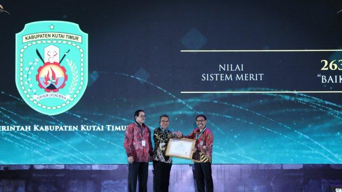 Terima Anugerah Meritokrasi 2023, Pemkab Kutim Dapat Nilai 263 Kategori ... Terima Anugerah Meritokrasi 2023, Pemkab Kutim Dapat Nilai 263 Kategori ...
