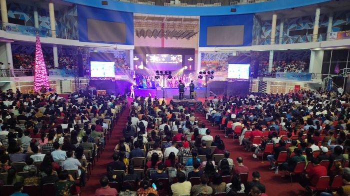 Ribuan Jemaat Hadiri Perayaan Malam Natal 2023 di Gedung BSCC Dome Balikpapan - Tribunkaltim.co
