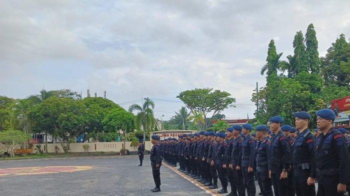 Hadapi Malam Tahun Baru, Satbrimob Polda Kaltim Lakukan Apel Siaga di Balikpapan - Tribunkaltim.co