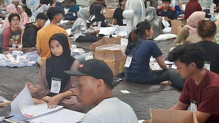 Firman Hidayat Temukan Ribuan Surat Suara Rusak Selama Proses Sortir di ...
